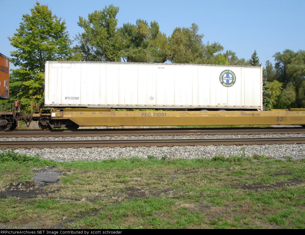 FEC Double Stackcar 71091 w/SFTZ Trailer 221621 EB